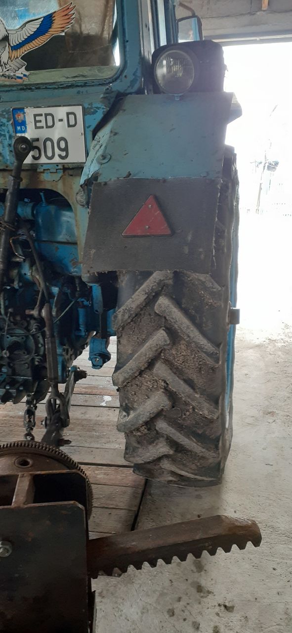 vînd tractor mtz 80