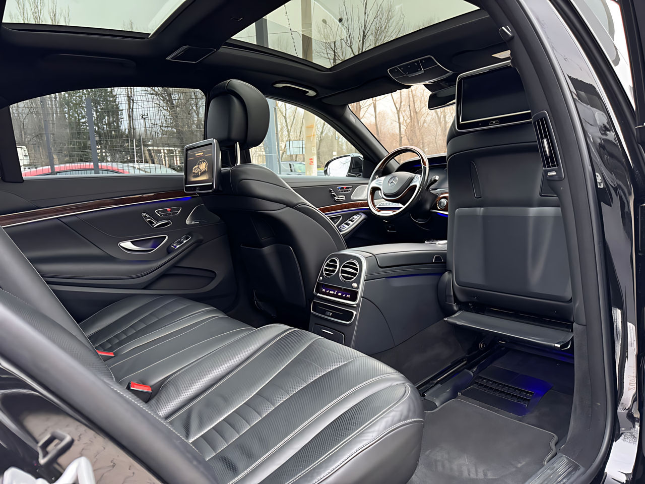 VIP Transport Mercedes Benz S Class Long w222