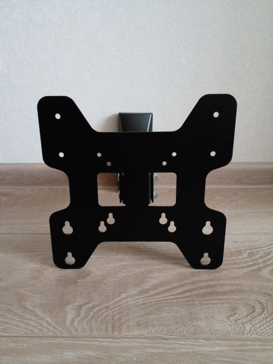 Vînd suport pentru TV cu diagonala 23"-43"