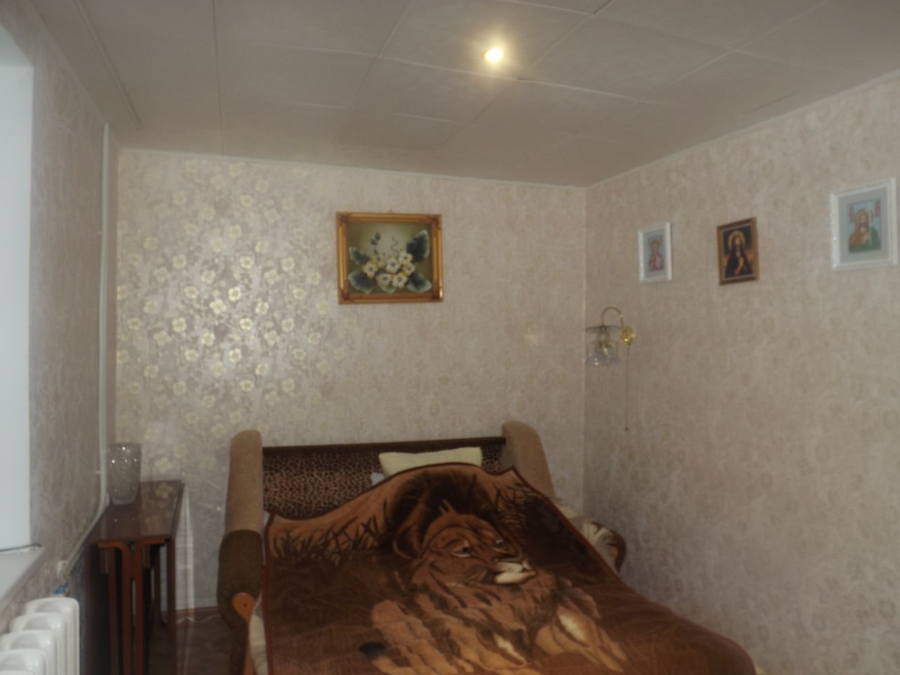 Casa compacta, cu 2 nivele in or. Ialoveni, cu beci, garaj și ascensor...