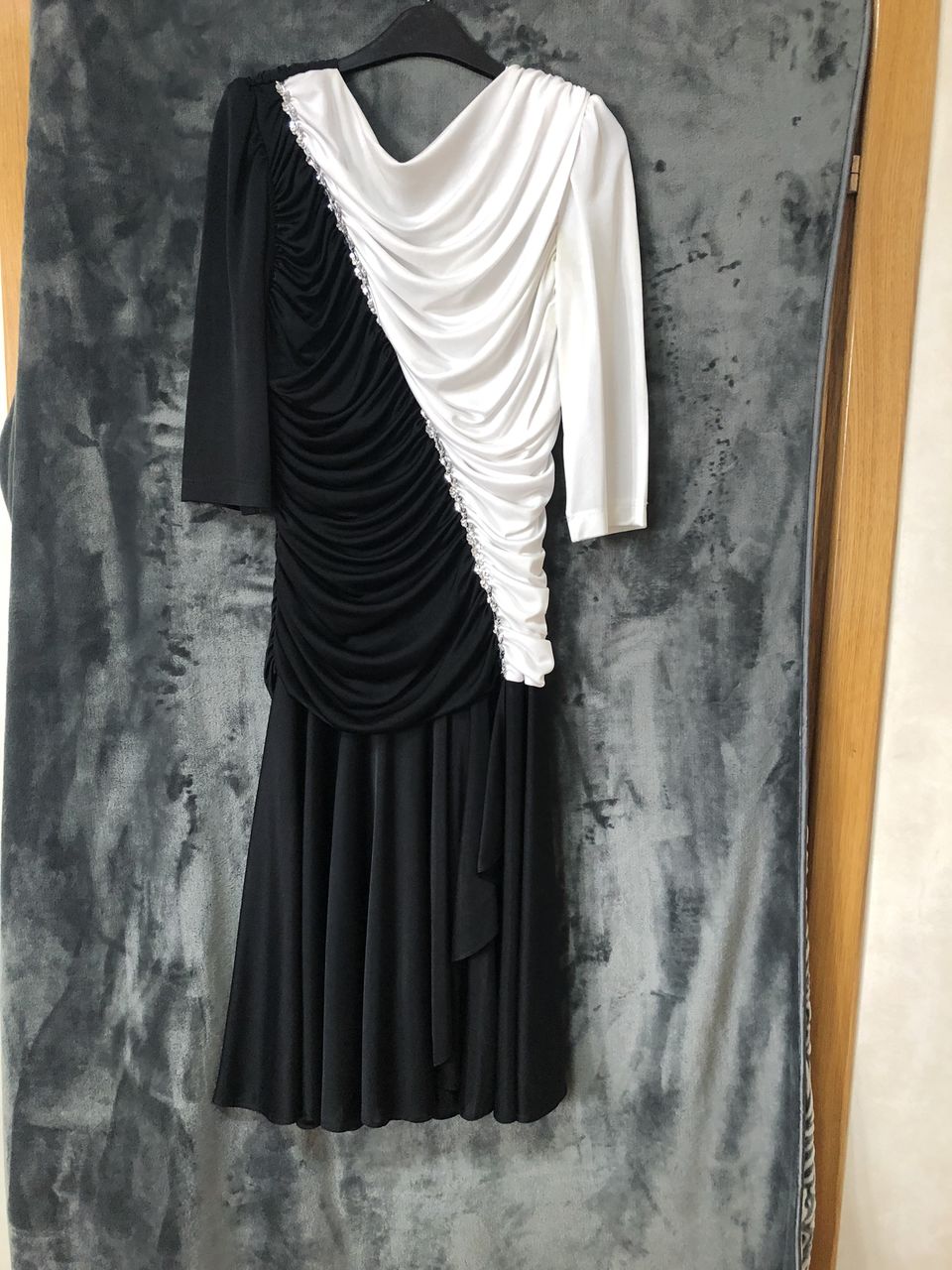 vind rochii, marimea 38 -40, stare foarte buna