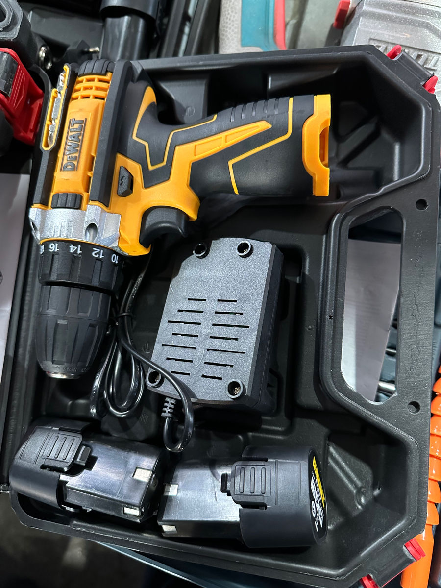 Шуруповерт dewalt 12v