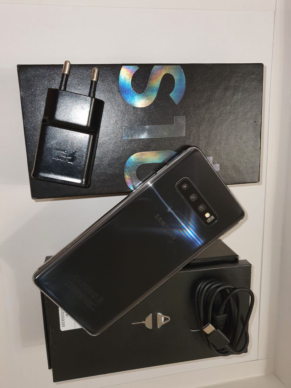 Продам Samsung s10 plus