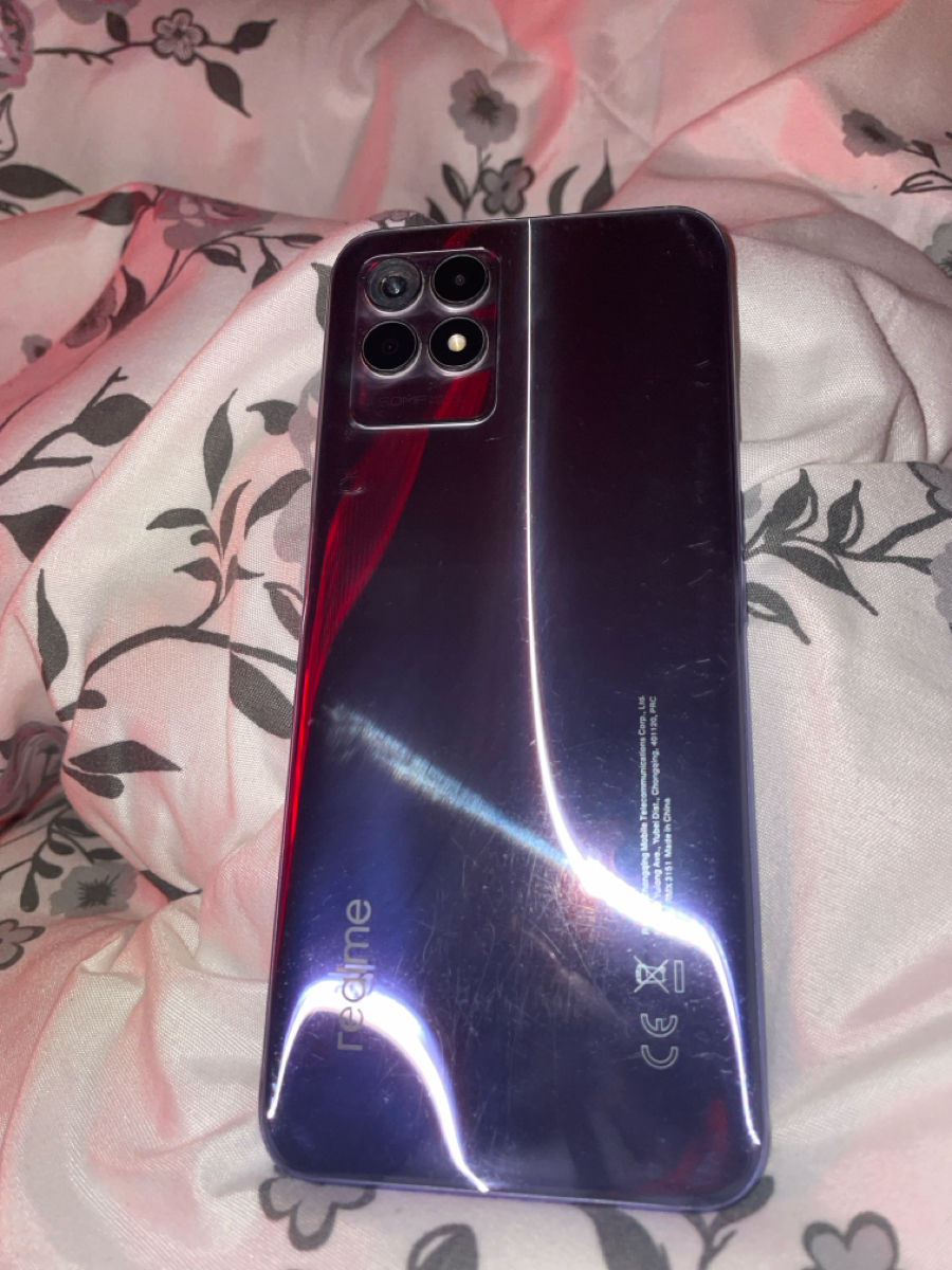 Se vinde telefon în stare foarte bună pentru detali în privat