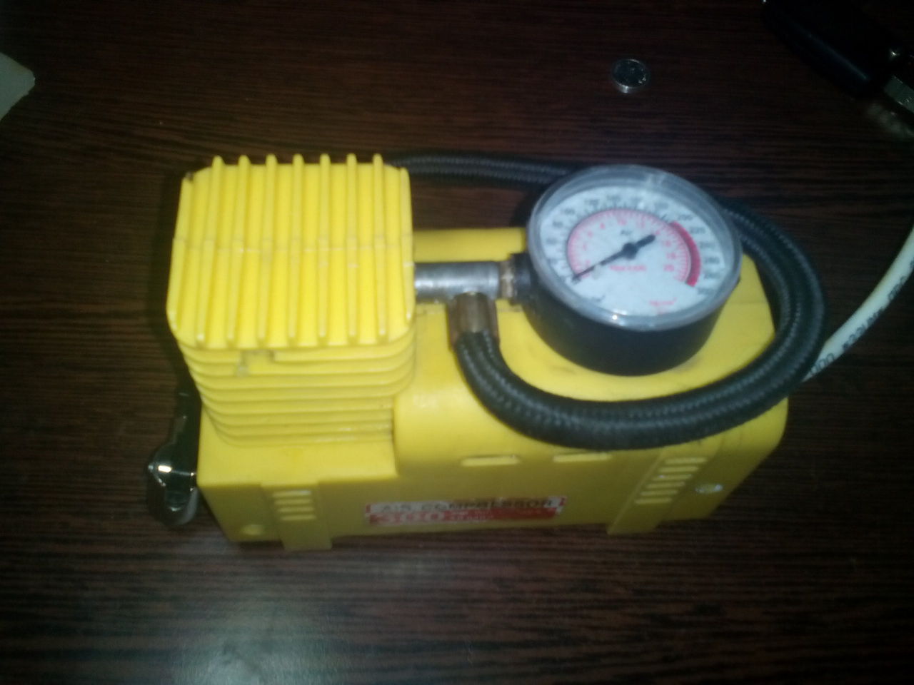 Compresor de inflat rotile la masina -12v-sau la schimb