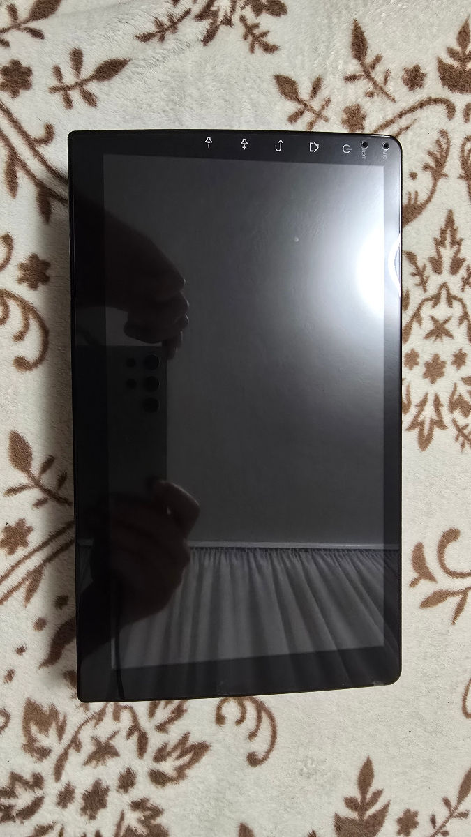 6 GB ram. 128 GB memorie interna android 15