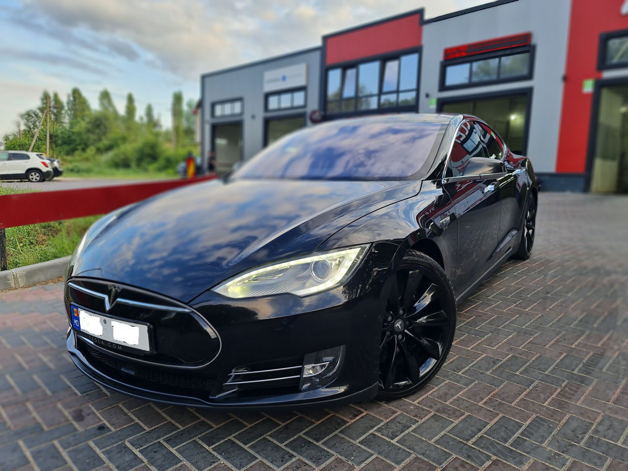 Tesla Model S