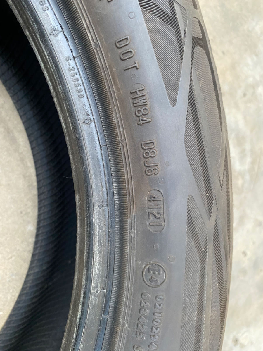235/50 R19 Continental