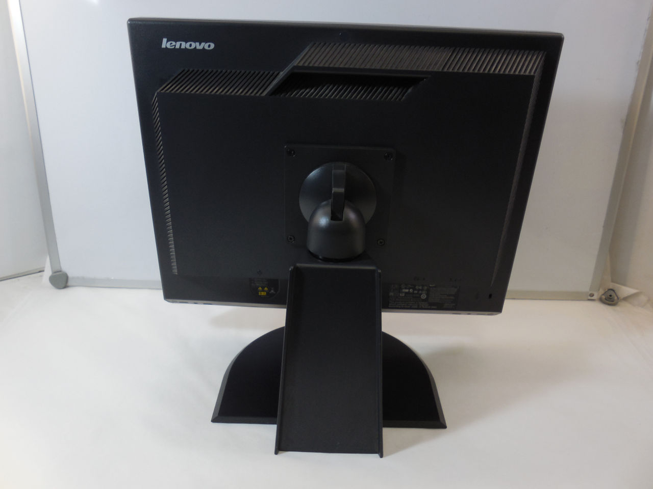 Lenovo ThinkVision L201p 20.1-inch 4:3 LCD Monitor