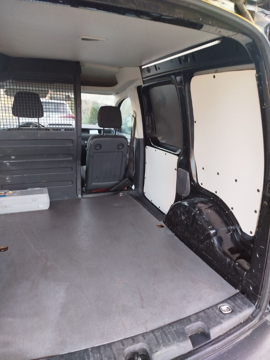 Volkswagen Caddy an. 2016 cu rulaj 137000 km, Diesel, 7700