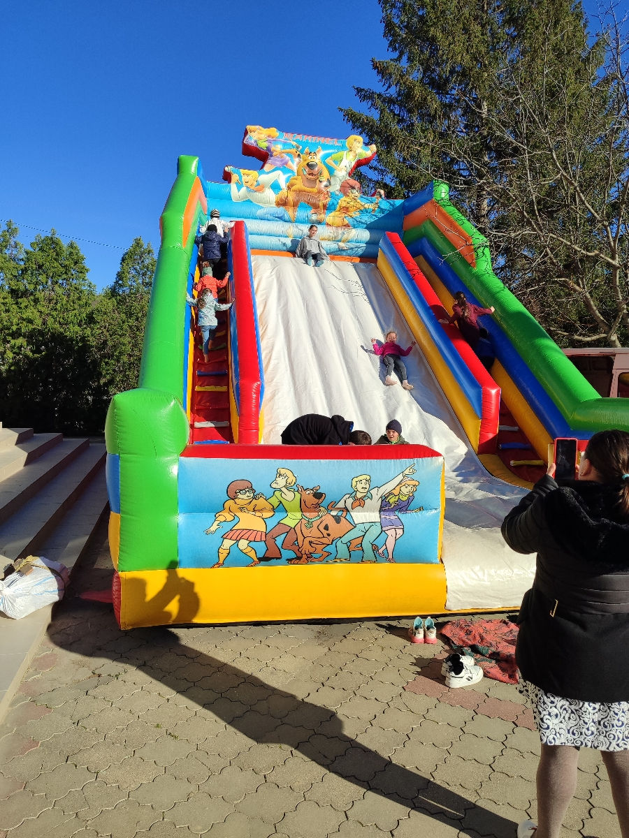 Topogane, carusel, trambuline