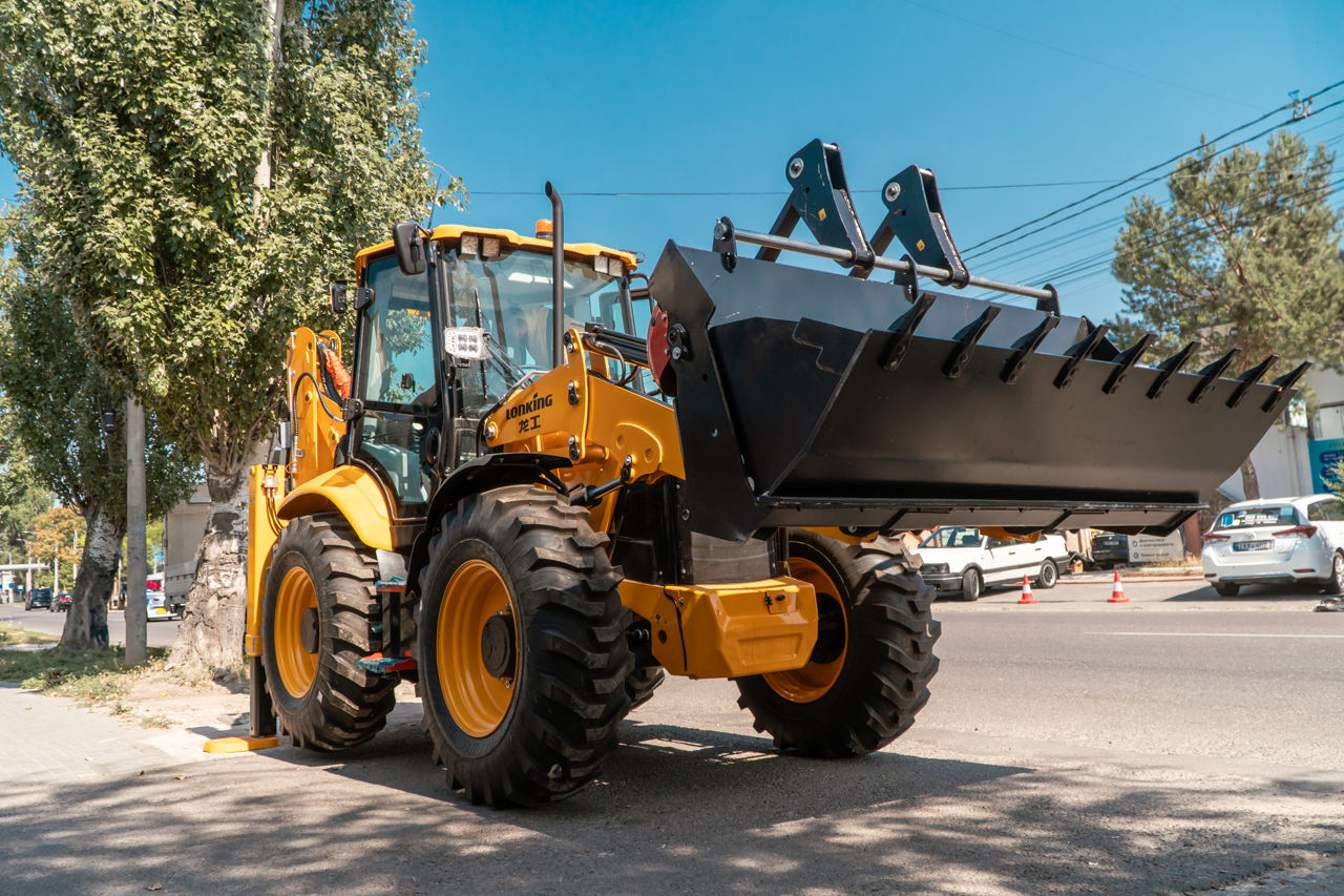 Excavator-încărcător Lonking 83C