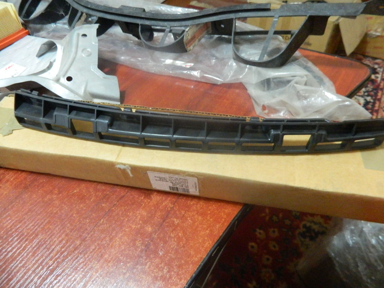 Кронштейн , накладка, фильтр,планка крепления ,уплотнитель капота ...