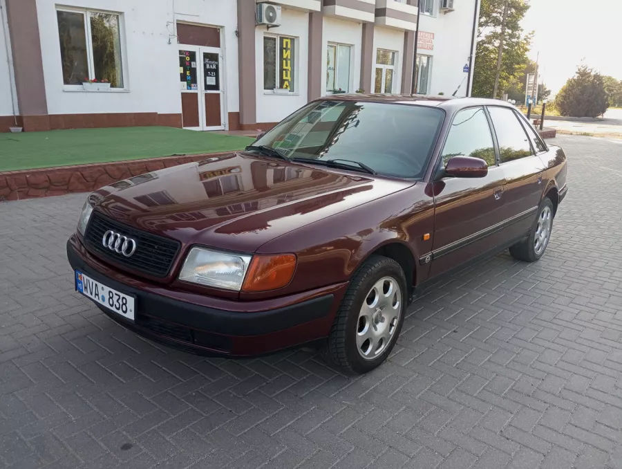 Audi 100 an. 1994 cu rulaj 2222222 km, Benzină, 2900