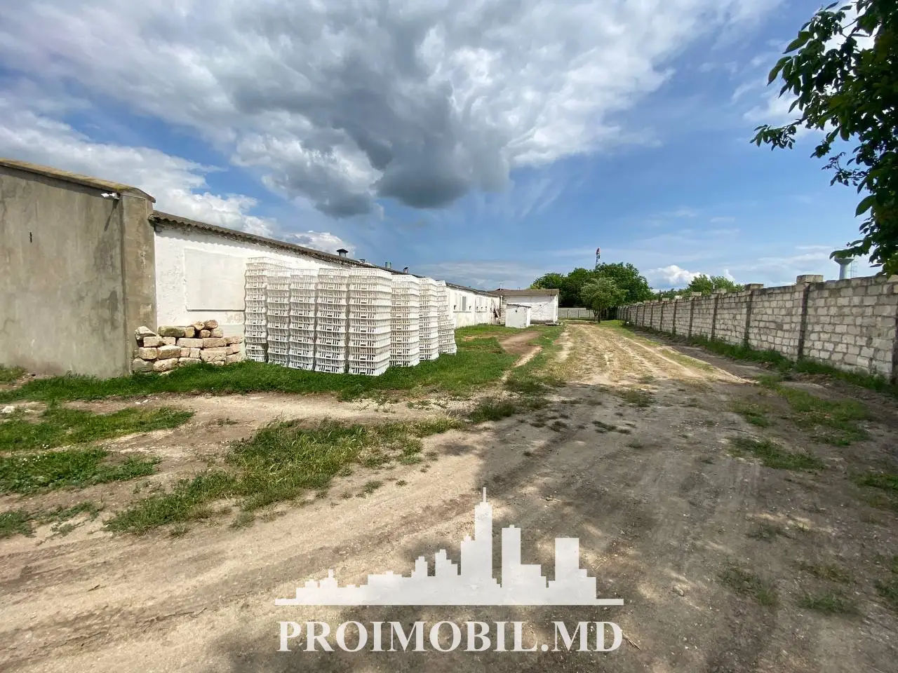 Spațiu industrial spre vânzare 1775.4 m2 în Criuleni