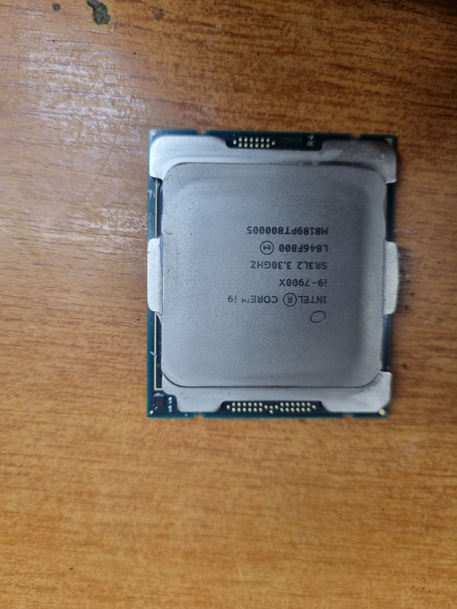 Intel Core i9-7900X