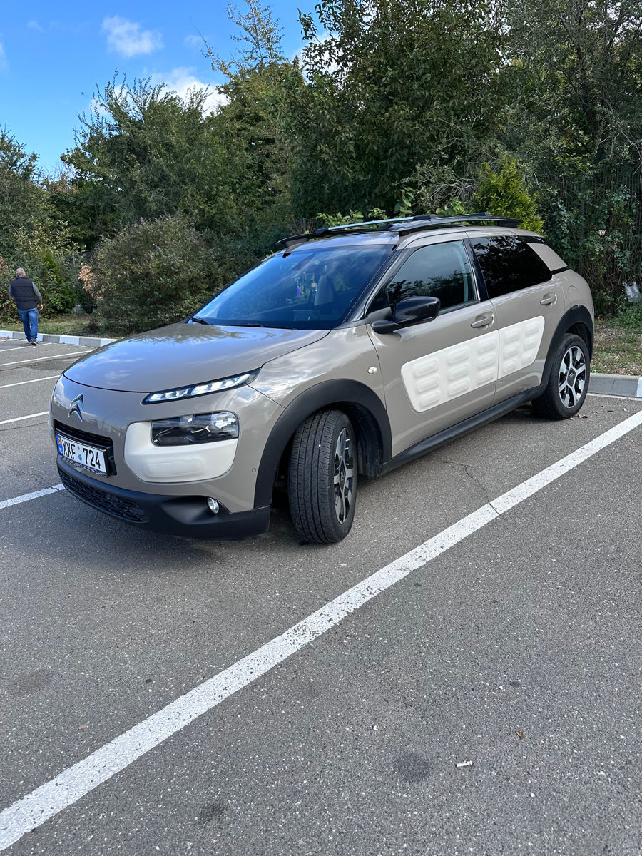 Citroen C4 Cactus an. 2014 cu rulaj 155000 km, Benzină, 8000