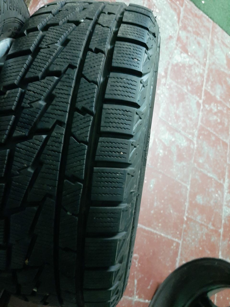 Vind 5 discuri + 4 anvelope de iarna