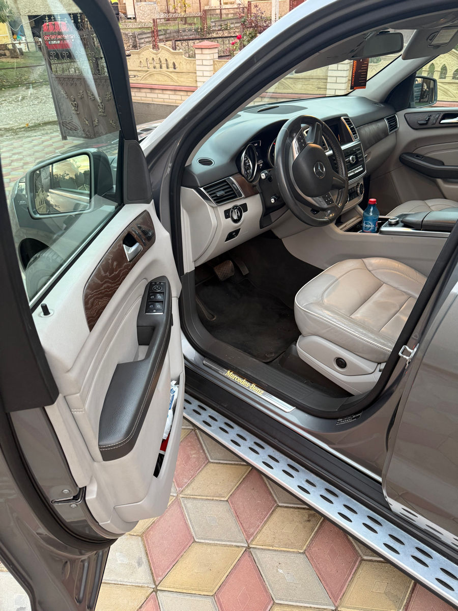 Mercedes M-Class an. 2013 cu rulaj 340 km, Diesel, 21900