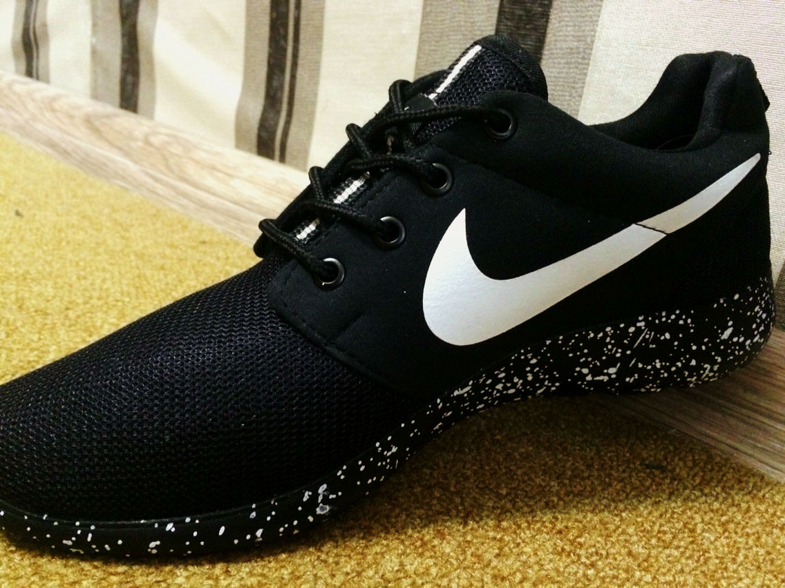 Nike Roshe Run cosmos noi pe loc !!( cu semn alb si semn negru )