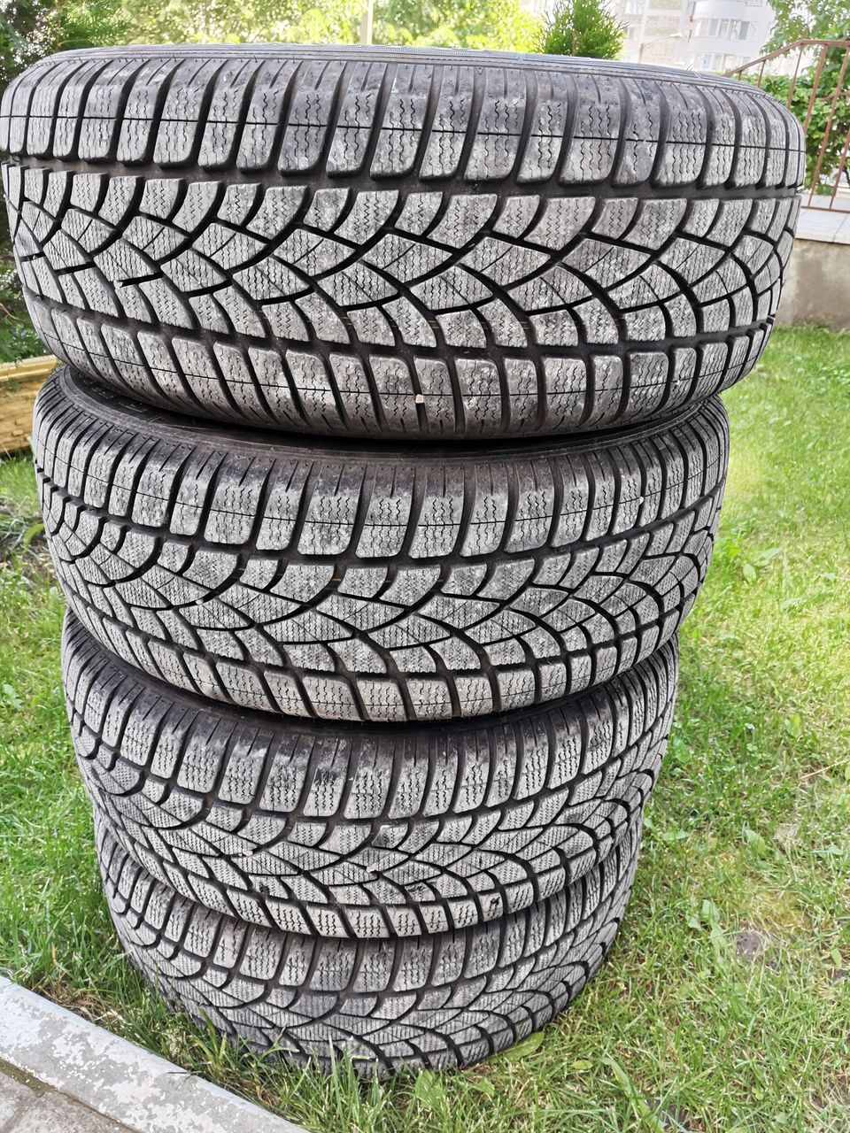 225/60 R17 Dunlop