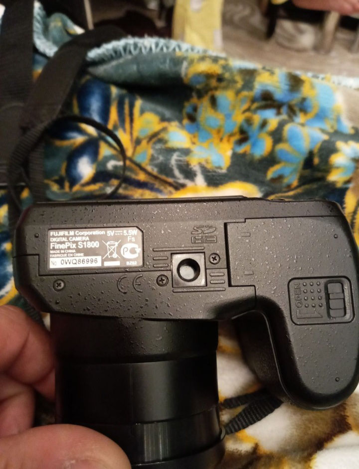 FUJIFILM Finepix S1800