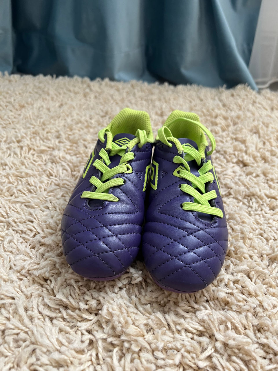 Vând ghete de fotbal Umbro, mărimea 27,5 - 300 lei