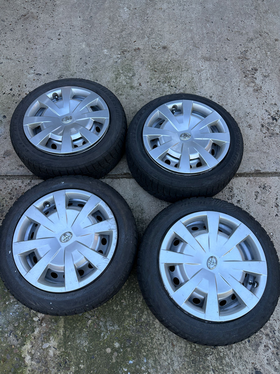 4 discuri cu cauciucuri +capace decorative