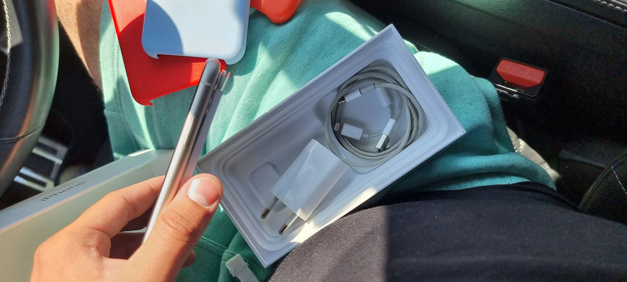 Iphone 11 alb 64 gb ideal ! ful set