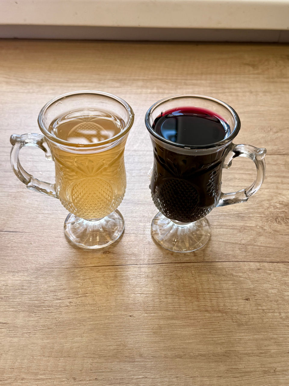 Vand Vin Alb si Rosu de casa