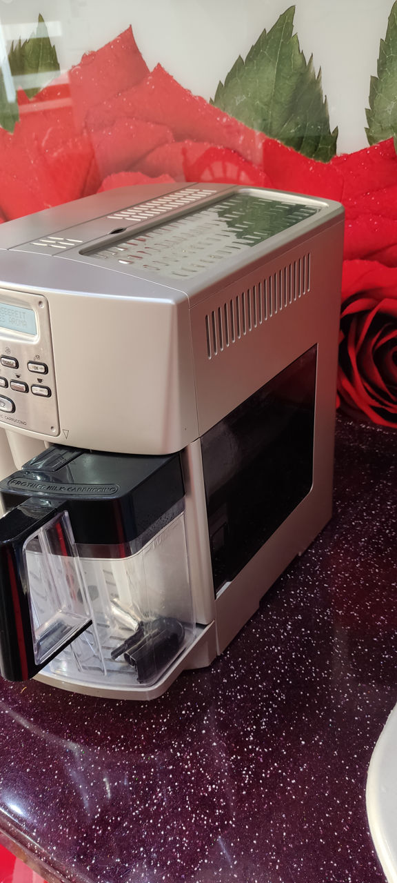 DeLonghi Magnifica Automatic cappuccino