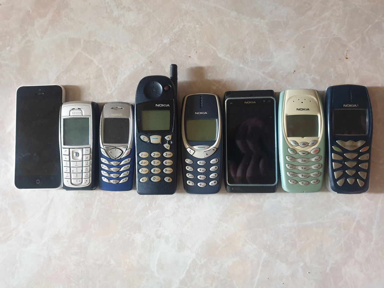 Телефоны Iphone и Nokia