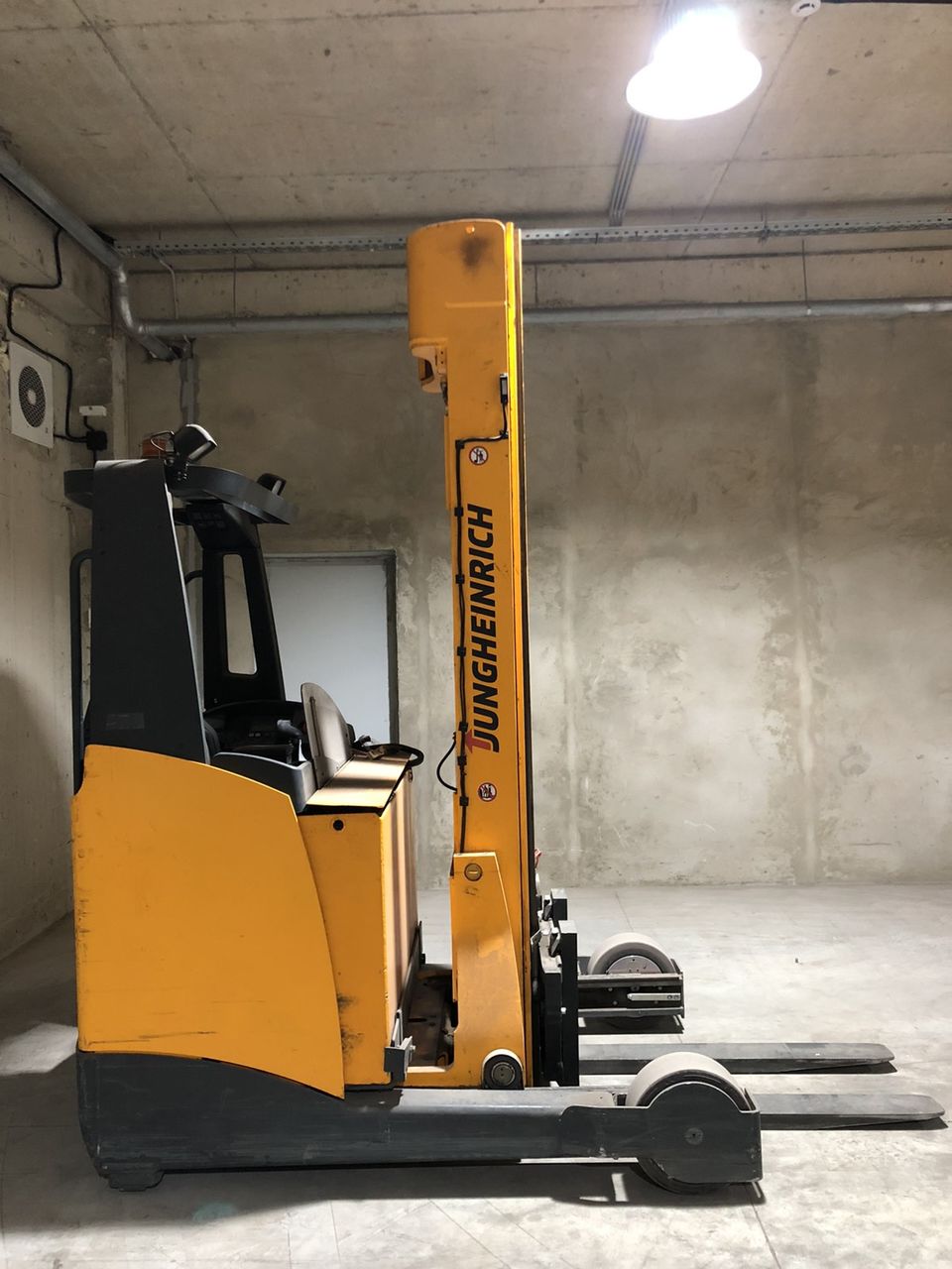 Электроштабелёр Jungheinrich ETV 325