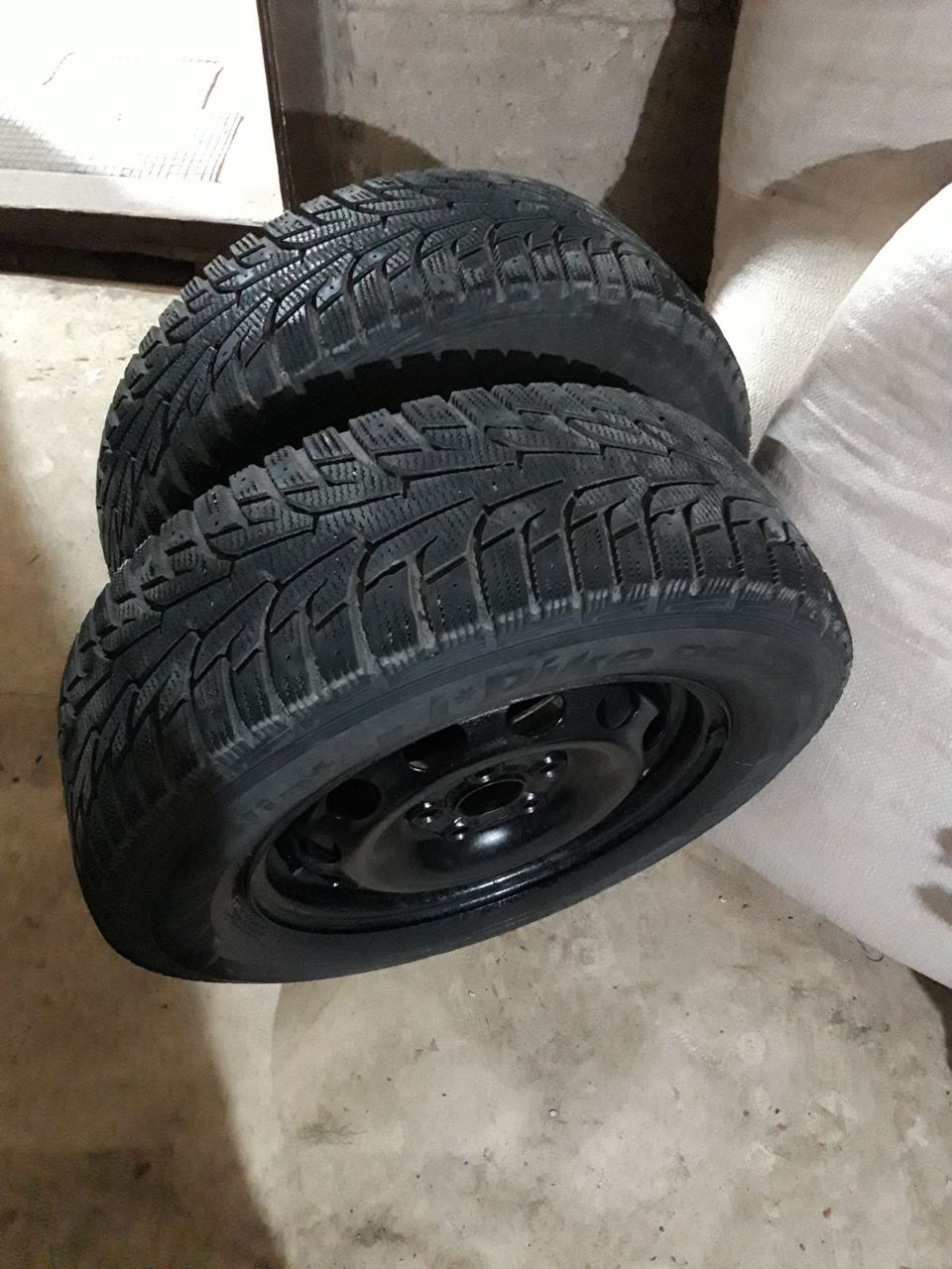 Se vind 2 anvelope iarna