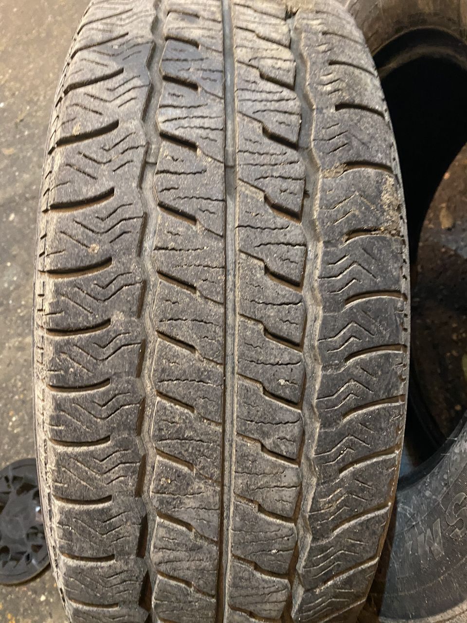 235 65 R16C