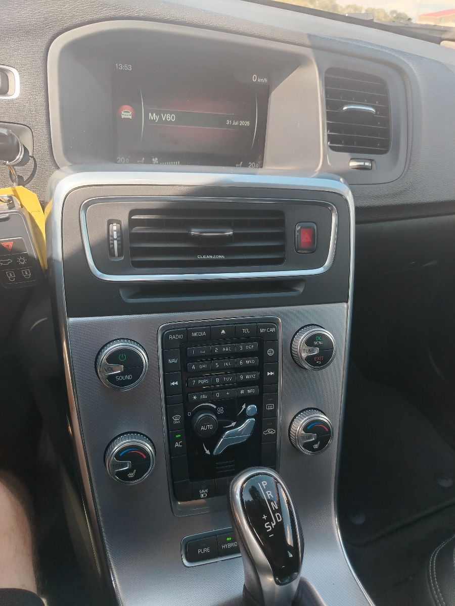 Volvo V60 an. 2016 cu rulaj 165 km, Plug-in Hybrid (diesel), 12300