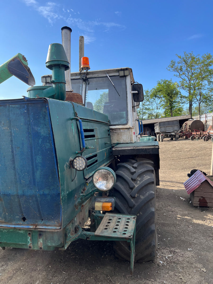 Tractor cu plug t-150