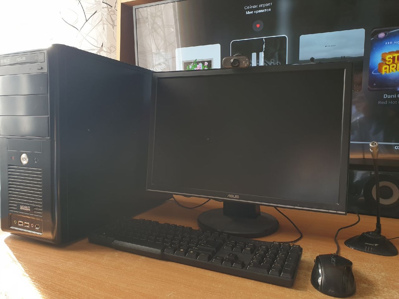 Desktop computer