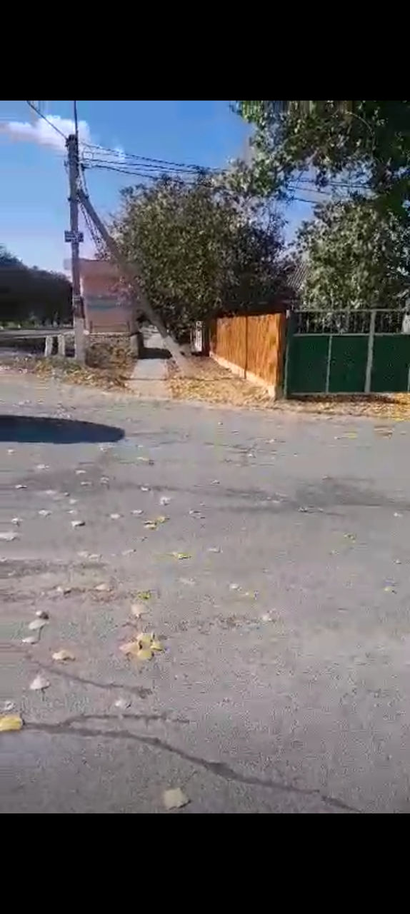 Spre vinzare casa cu teren pentru constructie.