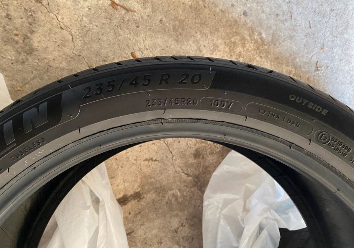 235/45 R20 Michelin noi
