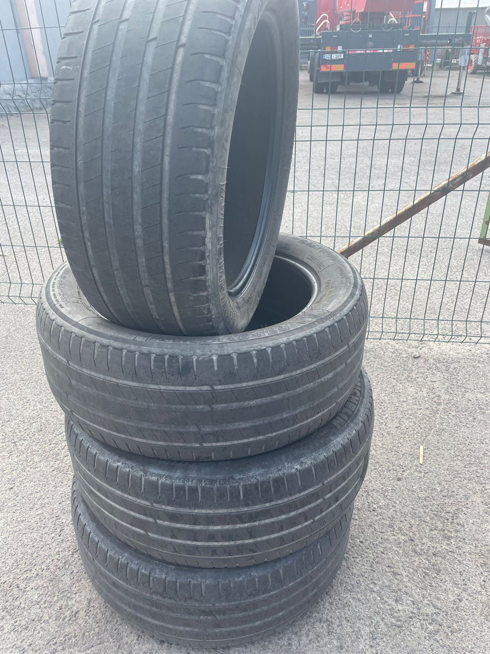 235/55 R19