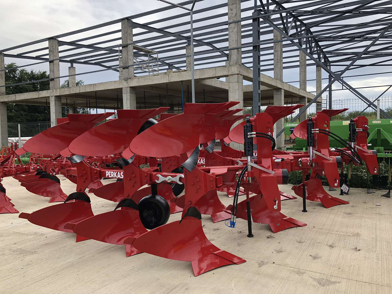 In stoc pluguri reversibile (perkas)