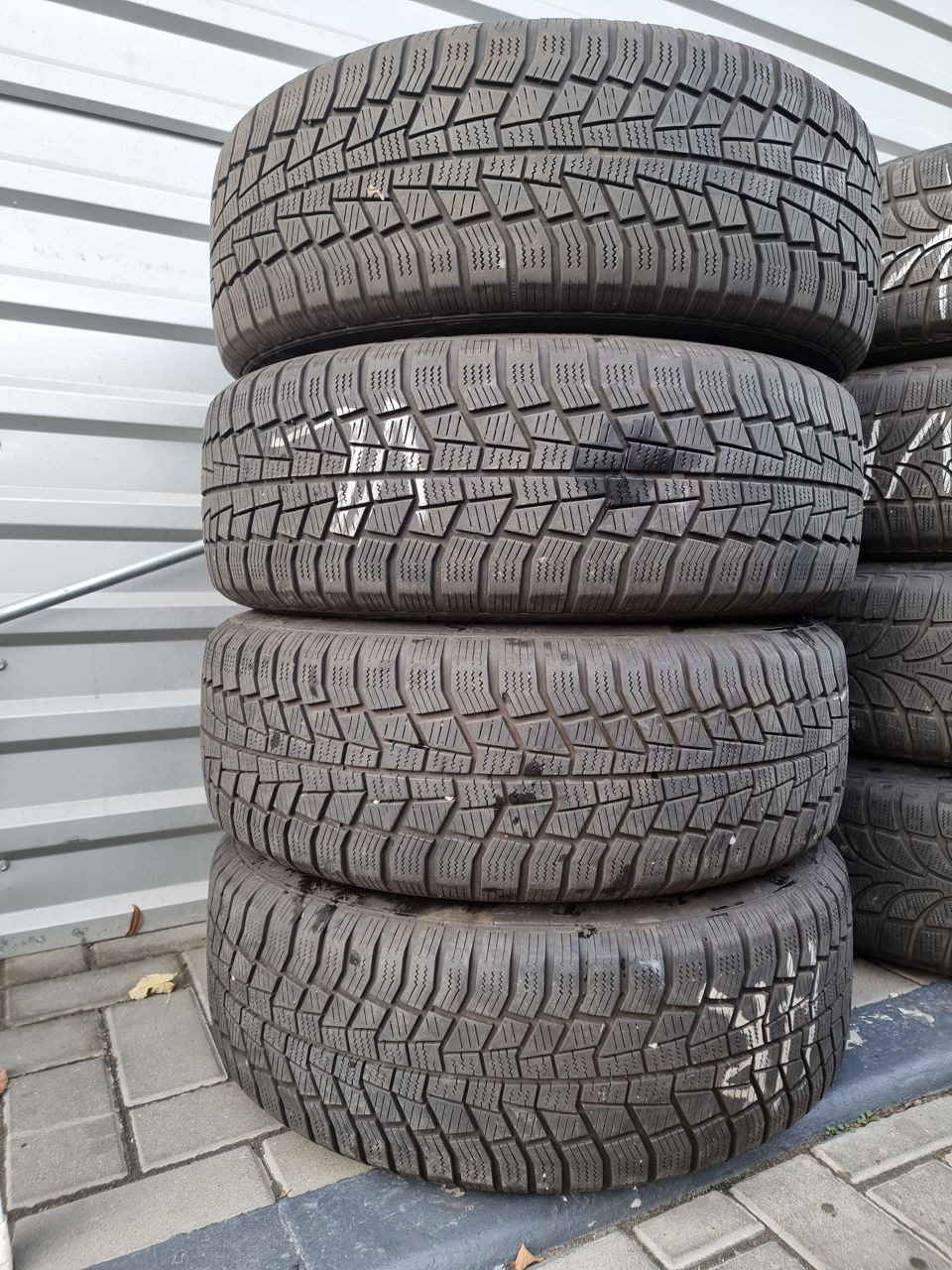215 60 R17 Viking