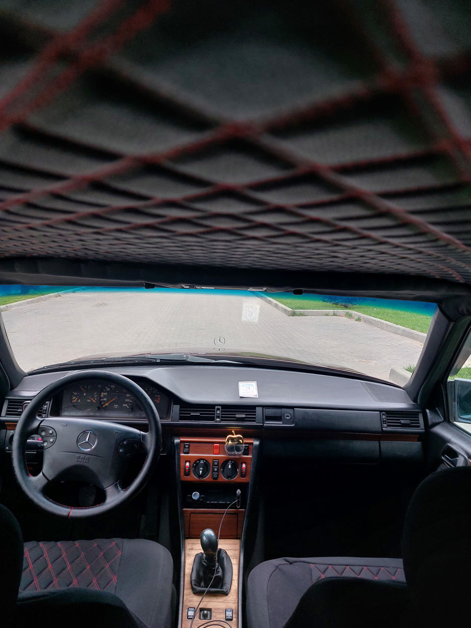 Mercedes Series (W124)