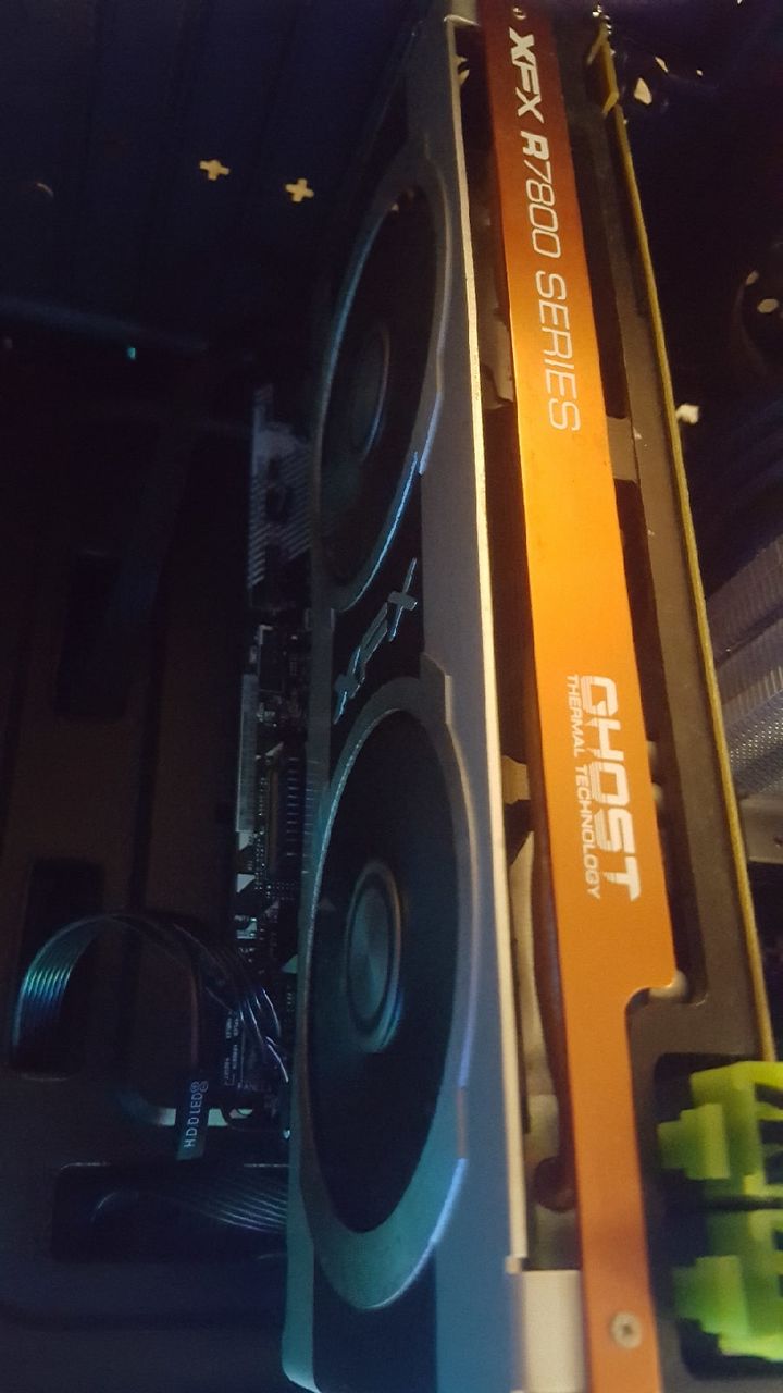 продам XFX R7800 Series Ghost 2Gb/256Bit/GDDR5