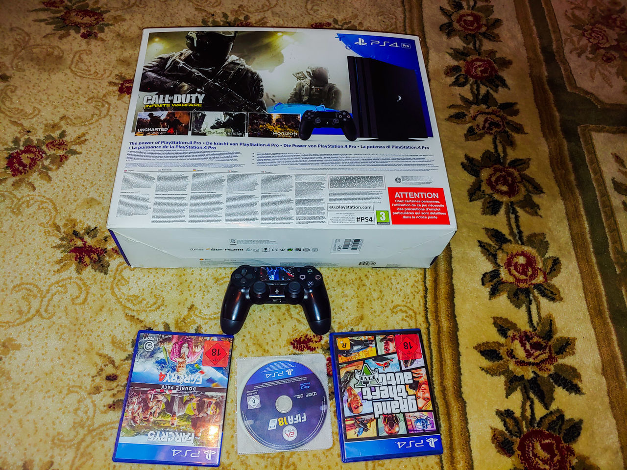 PlayStation 4 Pro + FIFA 18 6500lei