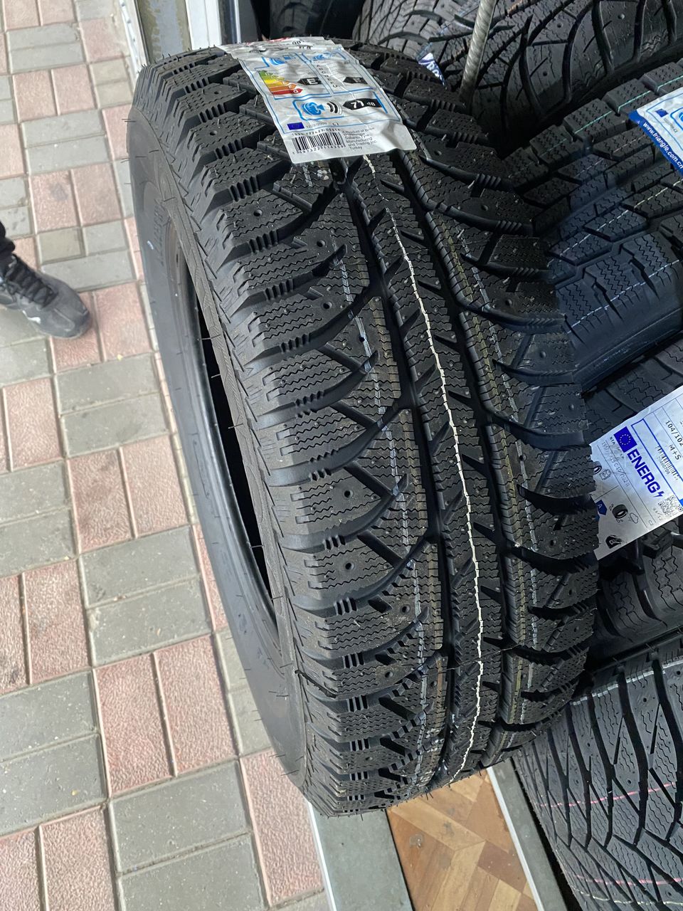 215.65.R16 Lassa Iceways2