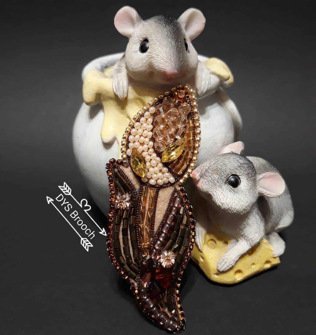 Броши / broșe din biser