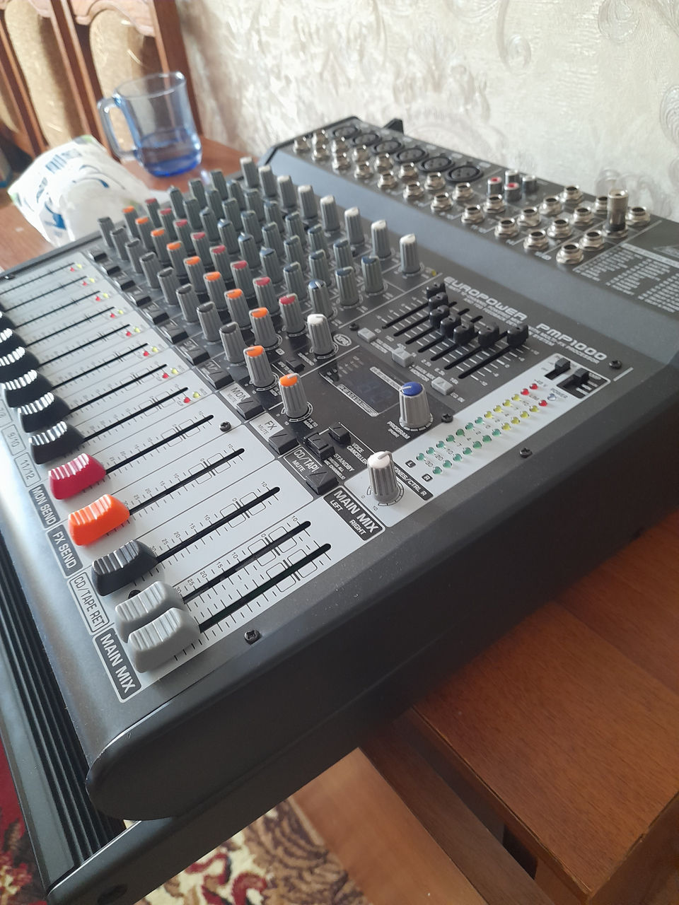 Mixer activ "Behringer" микшерный пульт - 300 euro