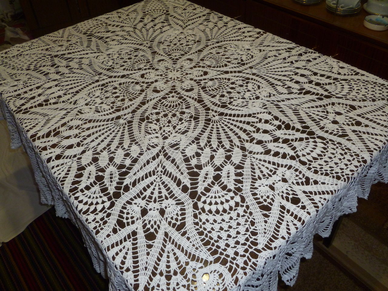 Продам шикарную вязаную скатерть.Ручная работа. Х/б. Диаметр-170 см